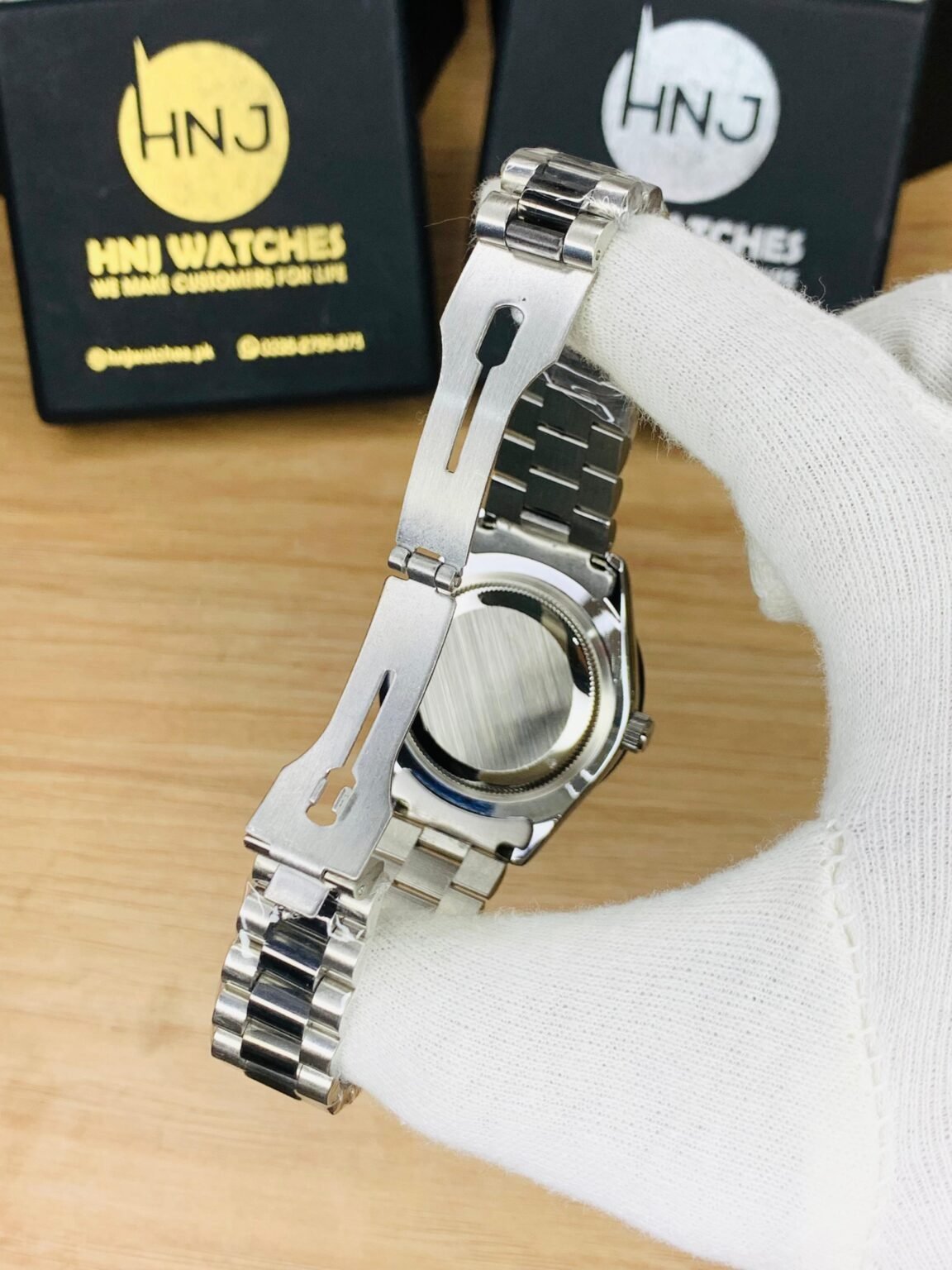 Plain Dial | Date Adjustment (Silver/Black Edition) – HNJWATCHES.PK